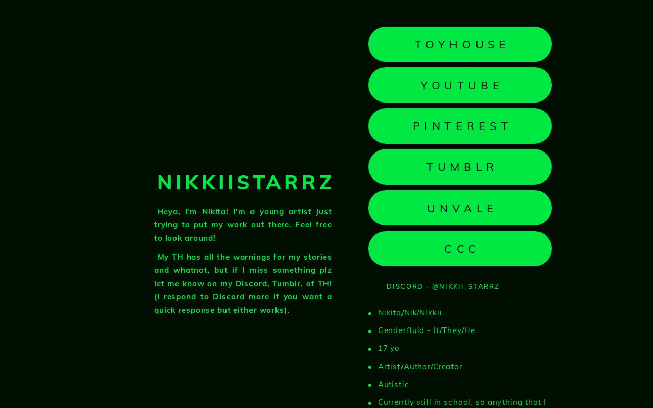 nikkiistarrz socials